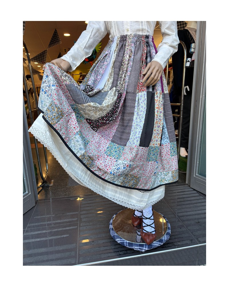 Trajes Vascos y Complementos Para Mujer